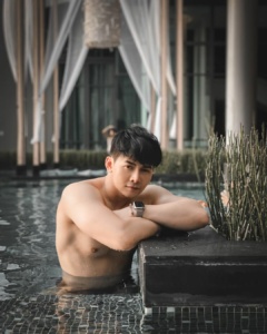 ถ่ายภาพเดือด!! Aoffy Pittaya หนุ่มหล่อขาวใส ใจกล้า งัดเป้าตุงโชว์กล้อง