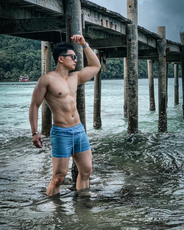 ถ่ายภาพเดือด!! Aoffy Pittaya หนุ่มหล่อขาวใส ใจกล้า งัดเป้าตุงโชว์กล้อง