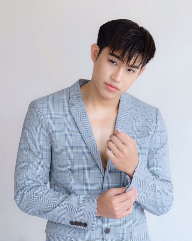 Diamond Setthawut นายแบบใจกล้า สลัดผ้าโชว์เป้า ดีเด็ดจนต้องวาร์ป!!