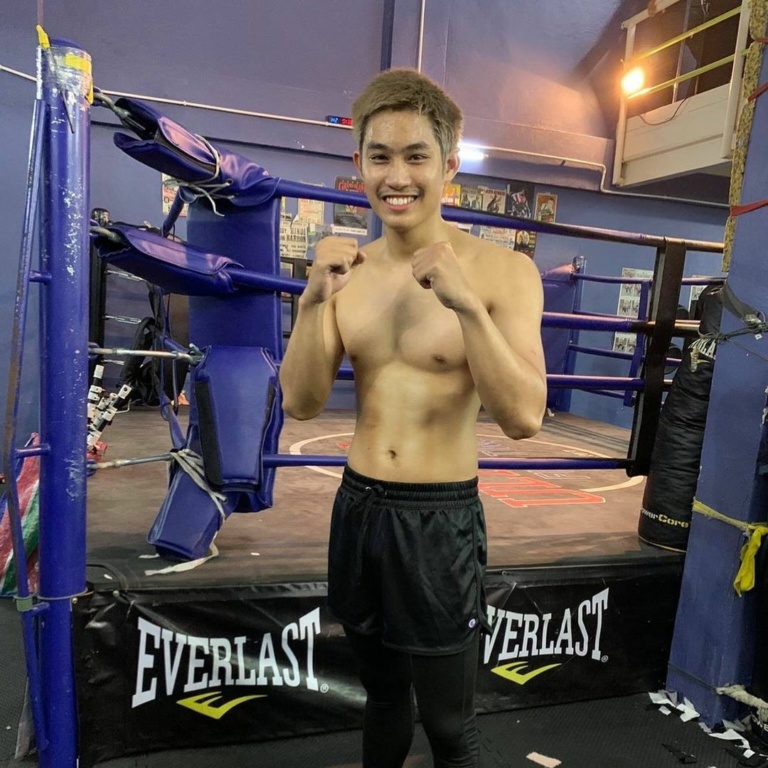 Diamond Setthawut นายแบบใจกล้า สลัดผ้าโชว์เป้า ดีเด็ดจนต้องวาร์ป!!