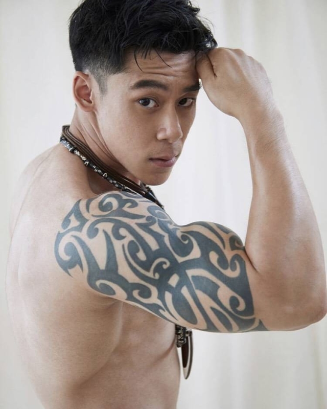 เปิดวาร์ป Tamp Chanwit นายแบบหล่อล่ำ อวดหุ่นเซ็กซี่ งัดเป้าแซ่บ