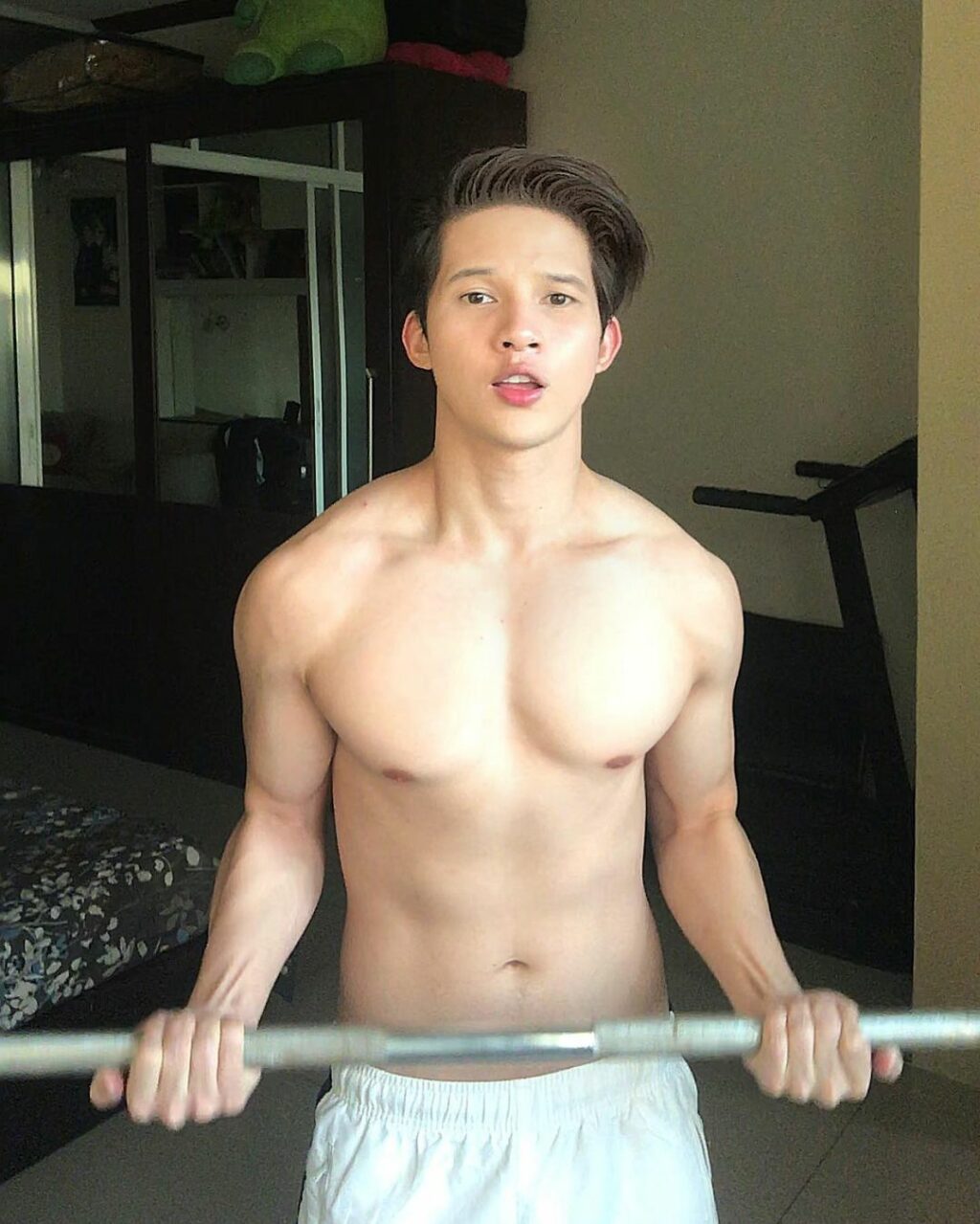 Champ Kraiwit Kunavuthi นายแบบ หนุ่มหล่อ ขาวใส ดาเมจเป้าพุ่งแรง!!