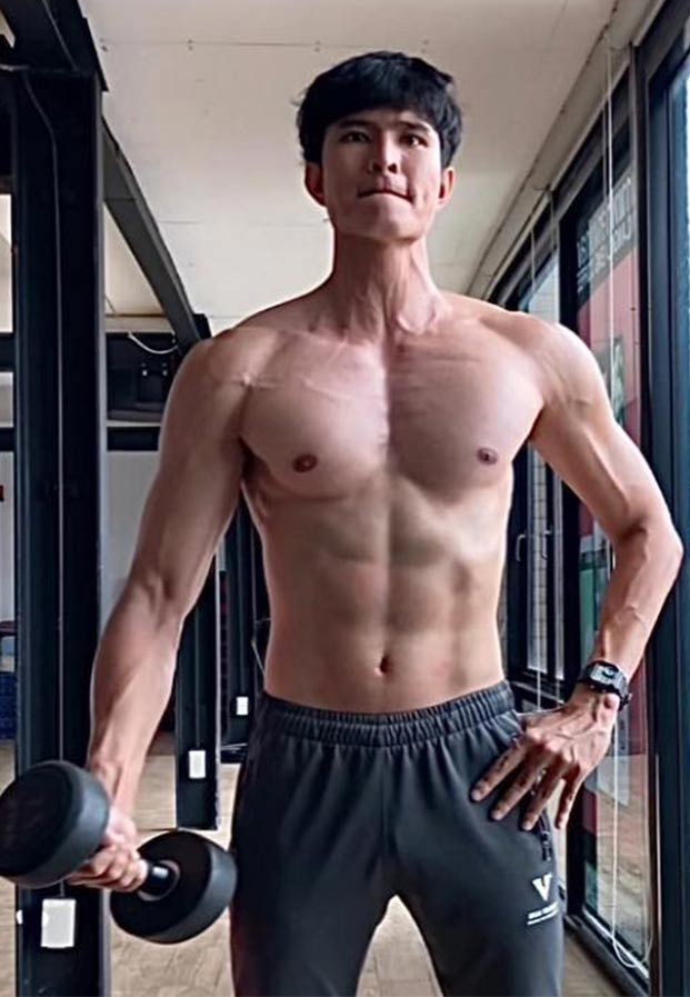 Apiwat M Em หนุ่มกล้ามแน่น สายออกกำลังกาย งานดีเกินต้าน